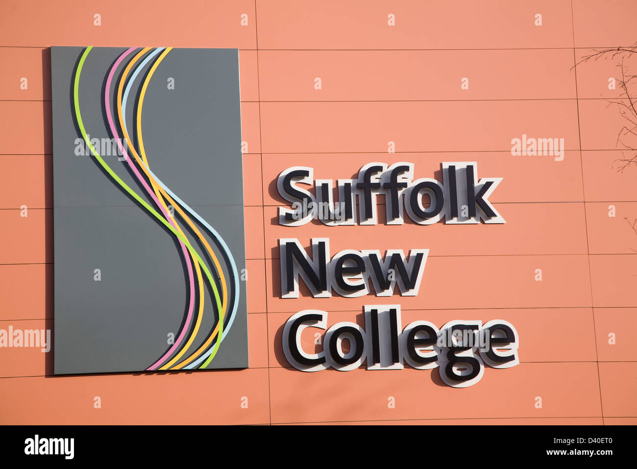 Zeichen und Logos Symbol für Suffolk New College, Ipswich, Suffolk ...