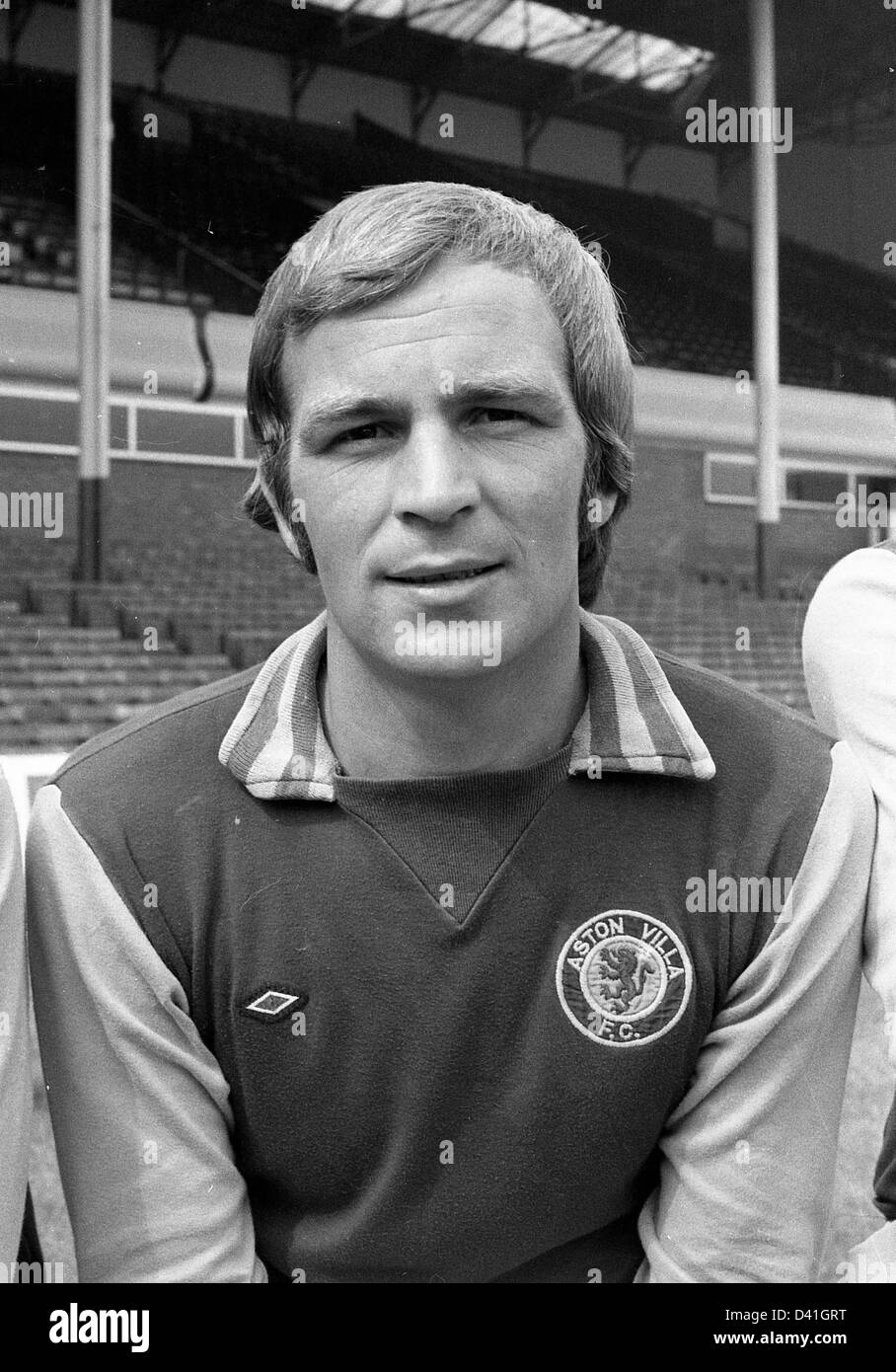 Ian Ross Aston Villa Football Club Fußballer 1976 Stockfotografie - Alamy