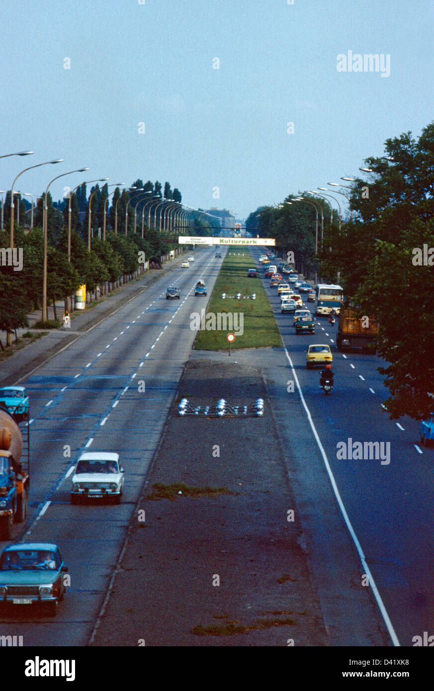 Berlin, DDR, Stadtansicht, Autobahn 96 ein stadtauswaerts ...