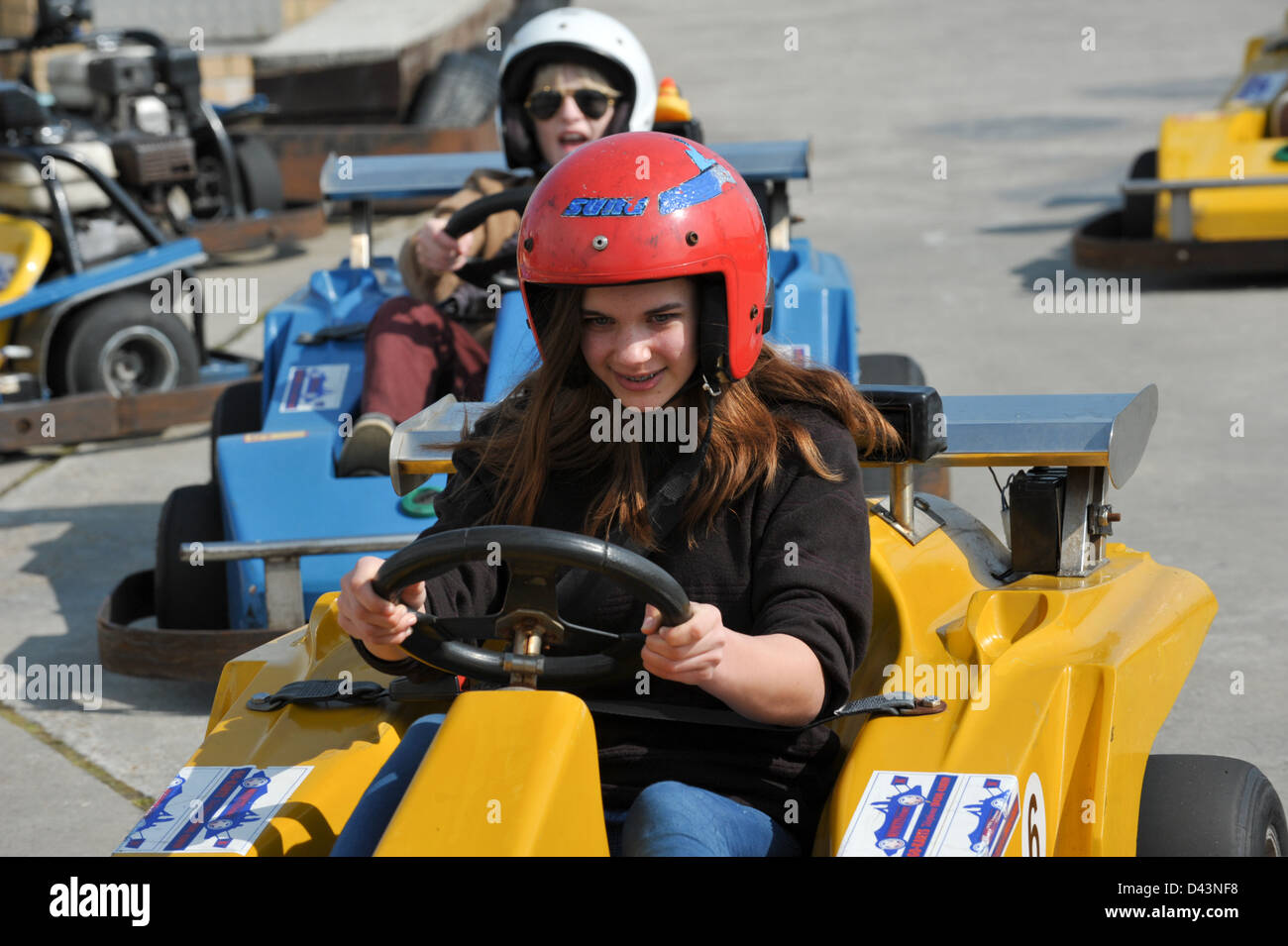 Fahrer in einem go kart -Fotos und -Bildmaterial in hoher Auflösung – Alamy