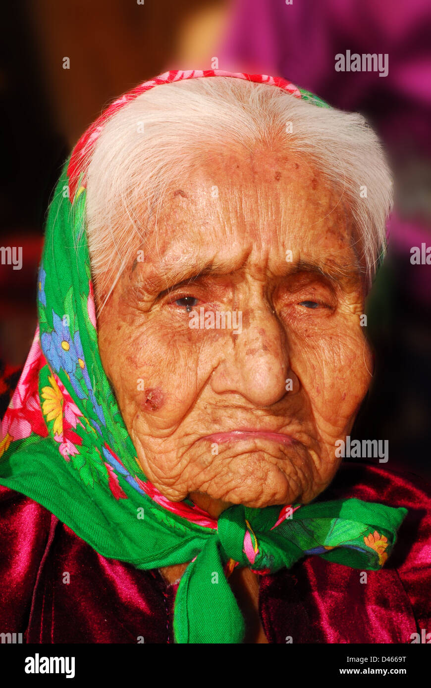 Porträt einer faltigen 99 Jahre alten Navajo Indianer Frau ...