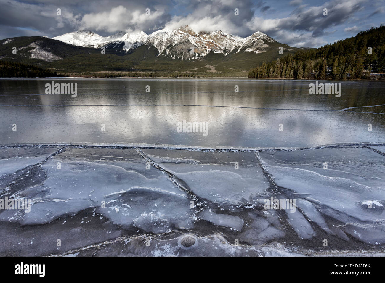 Pyramide see winter -Fotos und -Bildmaterial in hoher Auflösung – Alamy