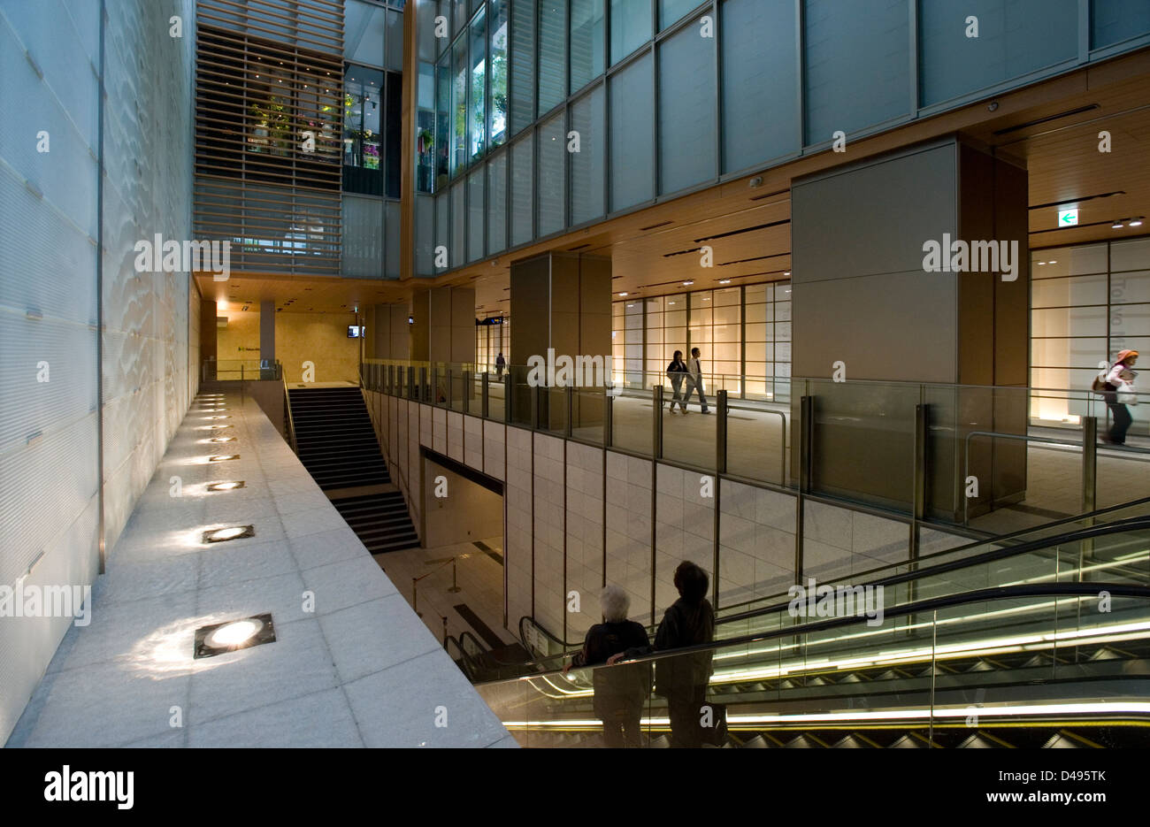 Multi level atrium -Fotos und -Bildmaterial in hoher Auflösung – Alamy