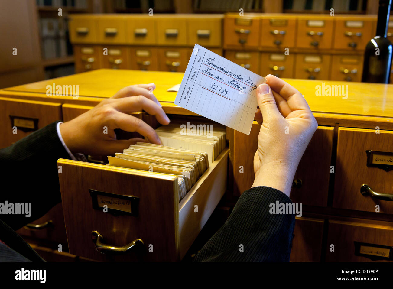 Zettelkatalog aufzeichnungen -Fotos und -Bildmaterial in hoher ...
