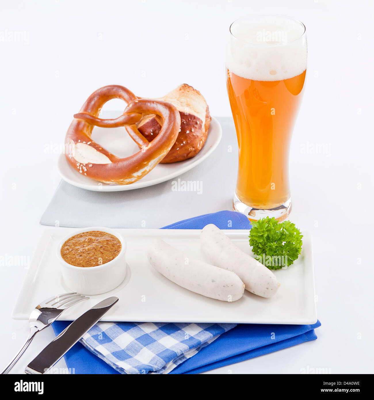Weißwurst weiße Würste und süßem Senf mit Brezel bayerischen ...