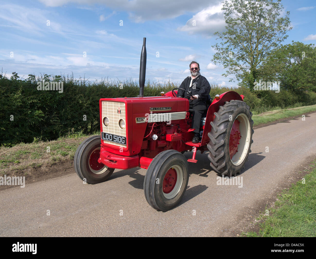Oldtimer McCormick Traktor auf der Straße laufen bei Morton Steam und ...