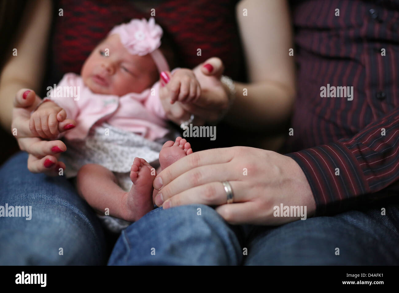 Baby mutter auf dem schoß a -Fotos und -Bildmaterial in hoher Auflösung ...