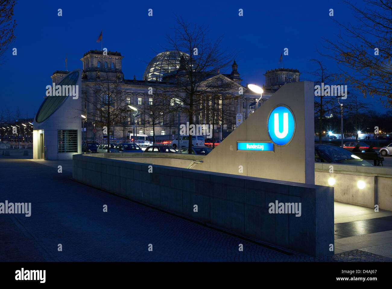 Parlamentsplatz nacht -Fotos und -Bildmaterial in hoher Auflösung – Alamy