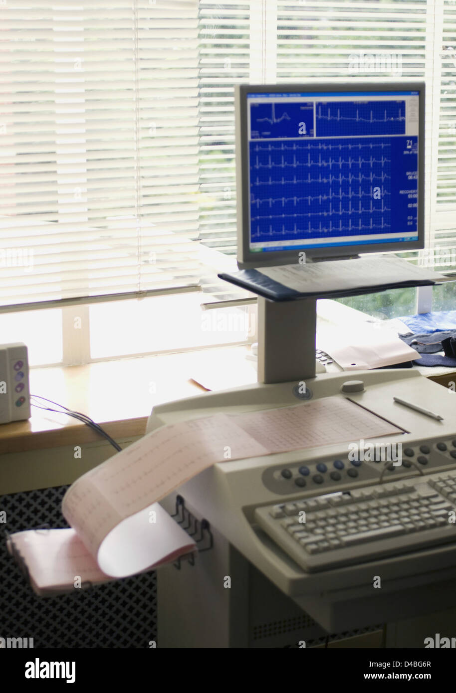 Elektrokardiogramm Aufzeichnung Patienten Herz Stockfotos und -bilder ...