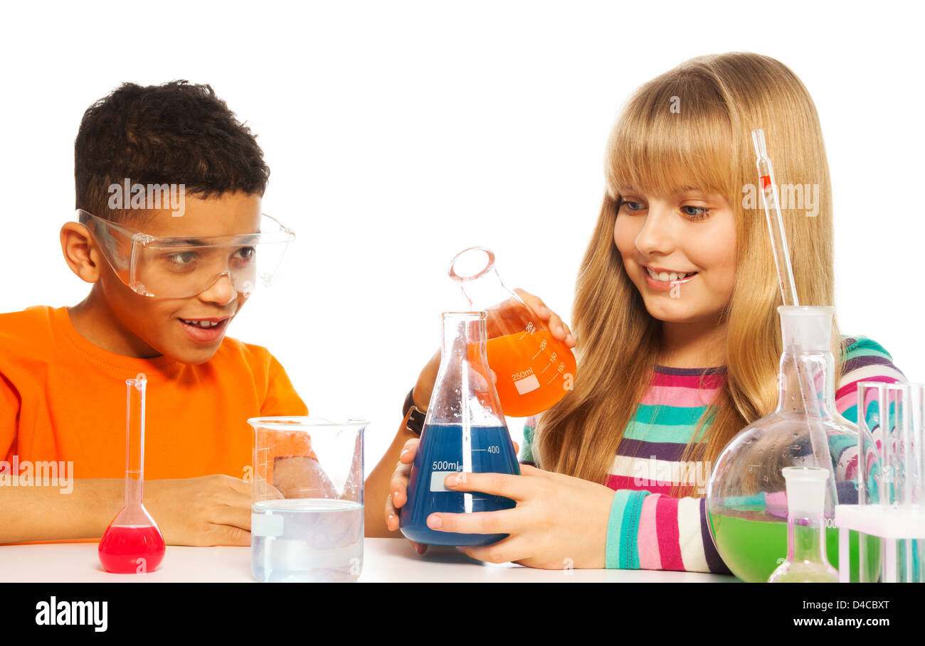 Vielfalt Team schwarze Teen junge und blonde kaukasische Mädchen in der ... Vielfalt Team schwarze Teen junge und blonde kaukasische Mädchen in der ...