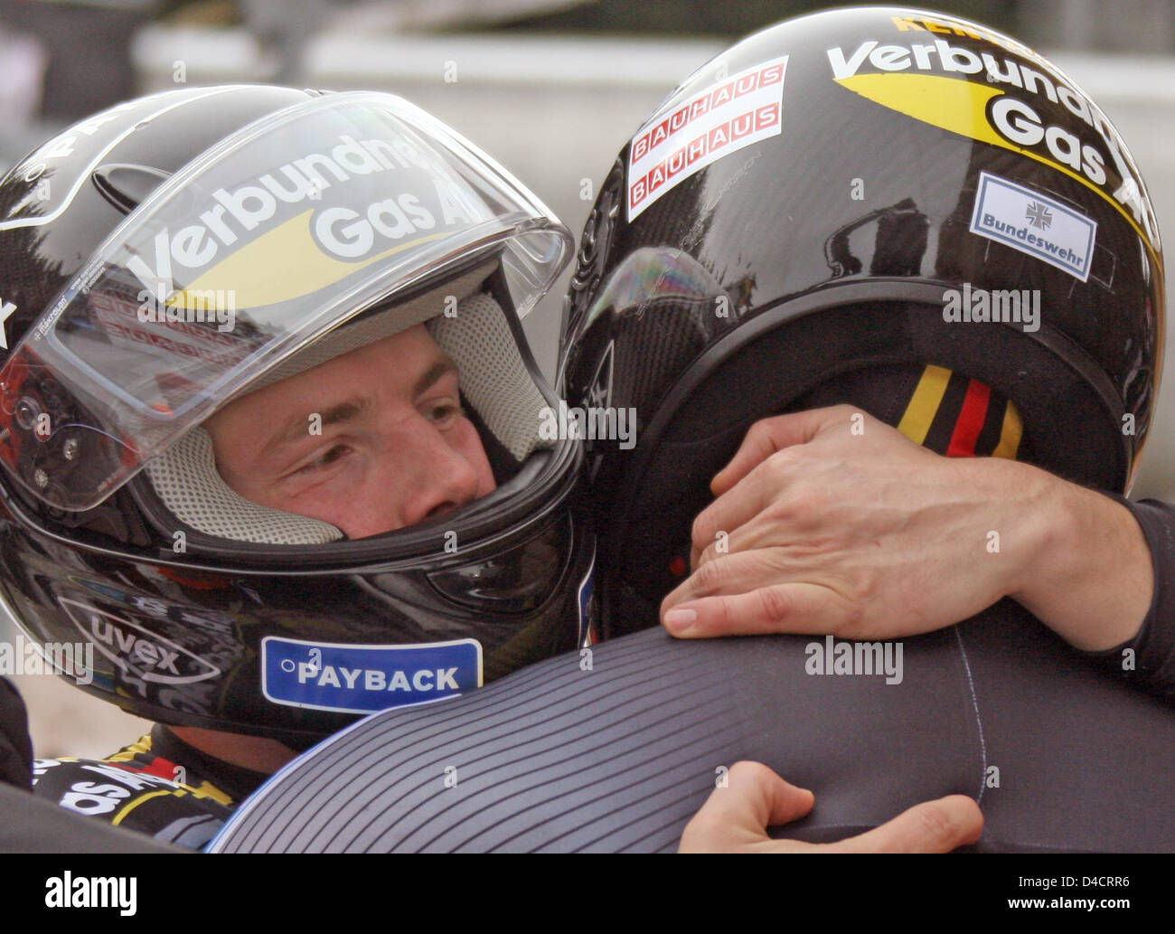 Deutsche Bob-Team, pilot Andre Lange (L) und Kevin Kuske feiern ihren ...