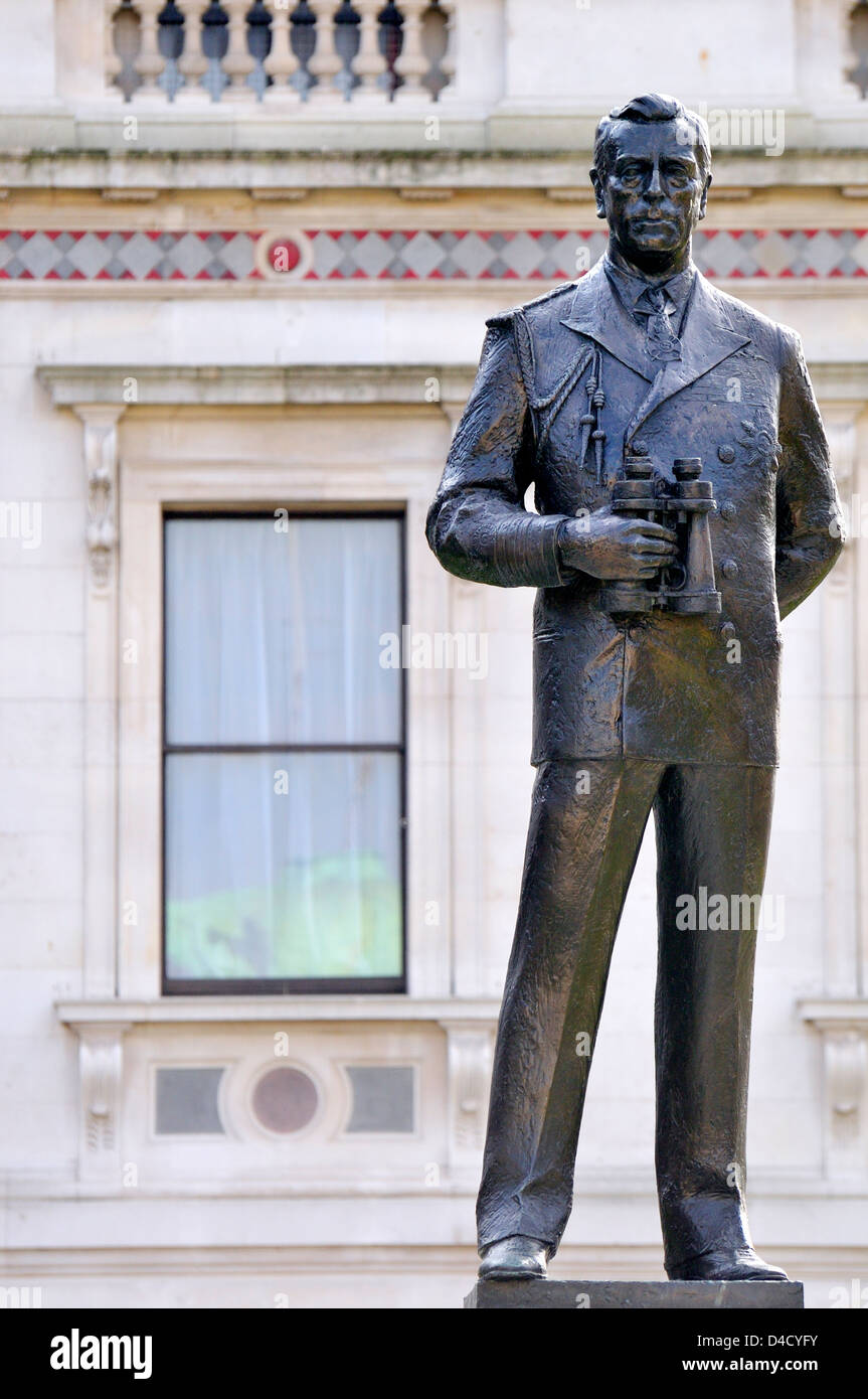 Lord mountbatten statue -Fotos und -Bildmaterial in hoher Auflösung – Alamy