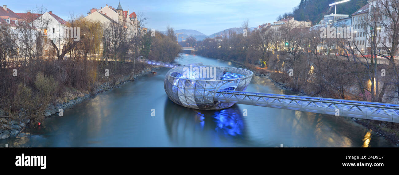 Murinsel in Graz am Abend, Steiermark, Österreich Stockfotografie - Alamy