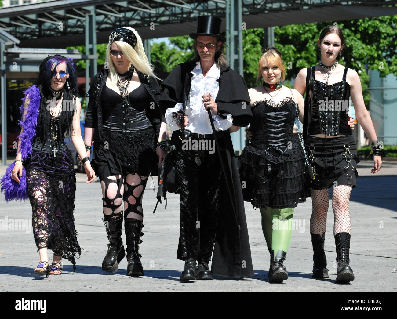 Gotik wave treffen -Fotos und -Bildmaterial in hoher Auflösung – Alamy