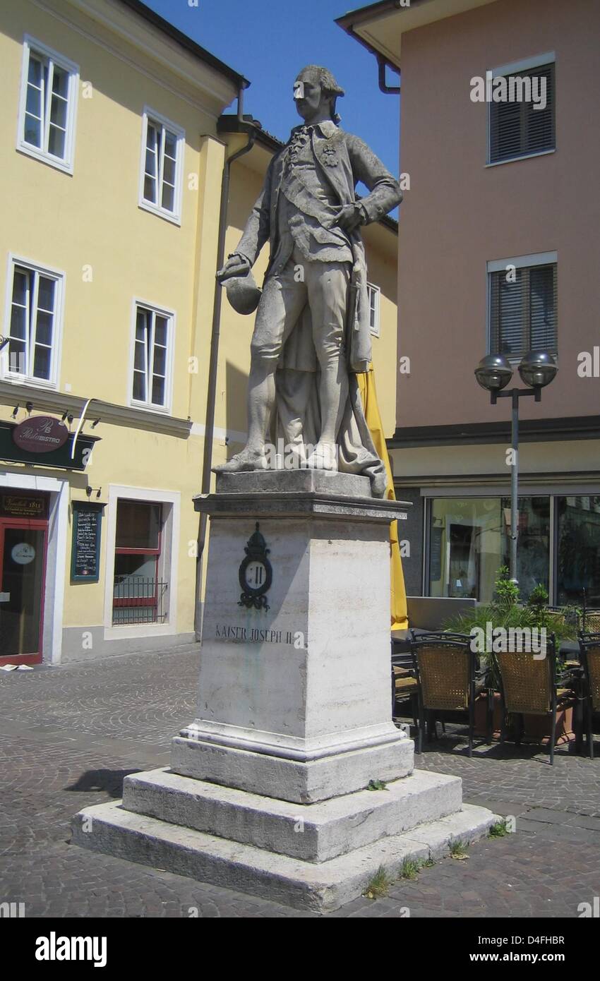 Eine Statue von Kaiser Josef II. in Villach, Österreich, 28. Juni 2008 ...