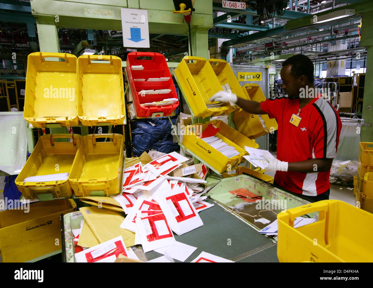 Sortiermaschine briefe -Fotos und -Bildmaterial in hoher Auflösung – Alamy
