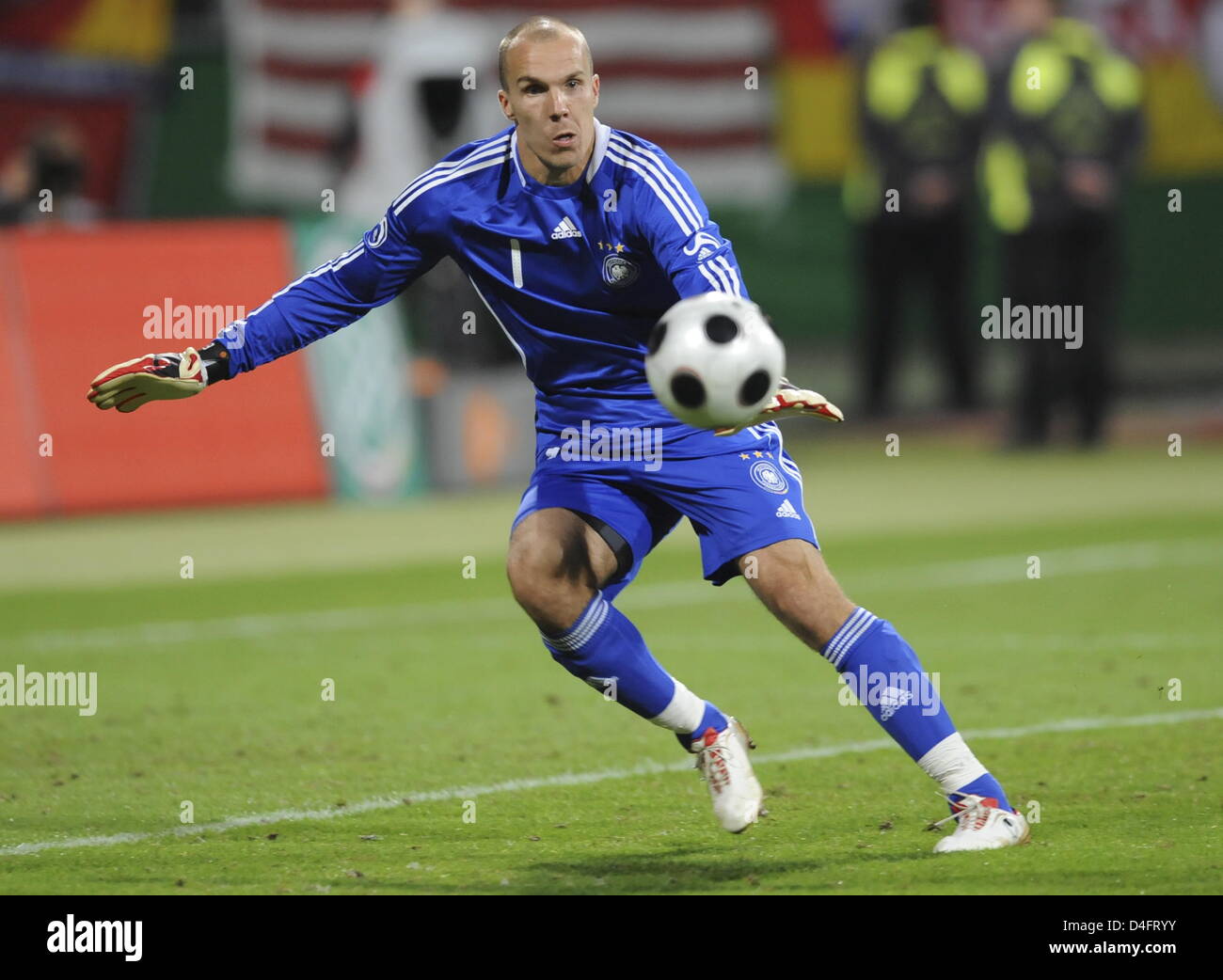 Goalkeeper robert enke -Fotos und -Bildmaterial in hoher Auflösung – Alamy