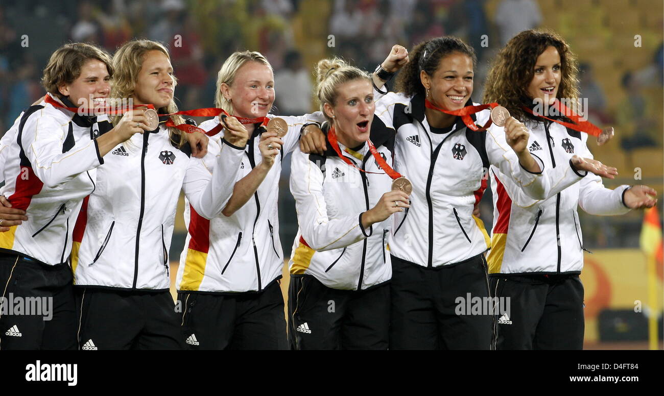 Annike Krahn (L-R), Babett Peter, Conny Pohlers, Anja Mittag, Celia ...
