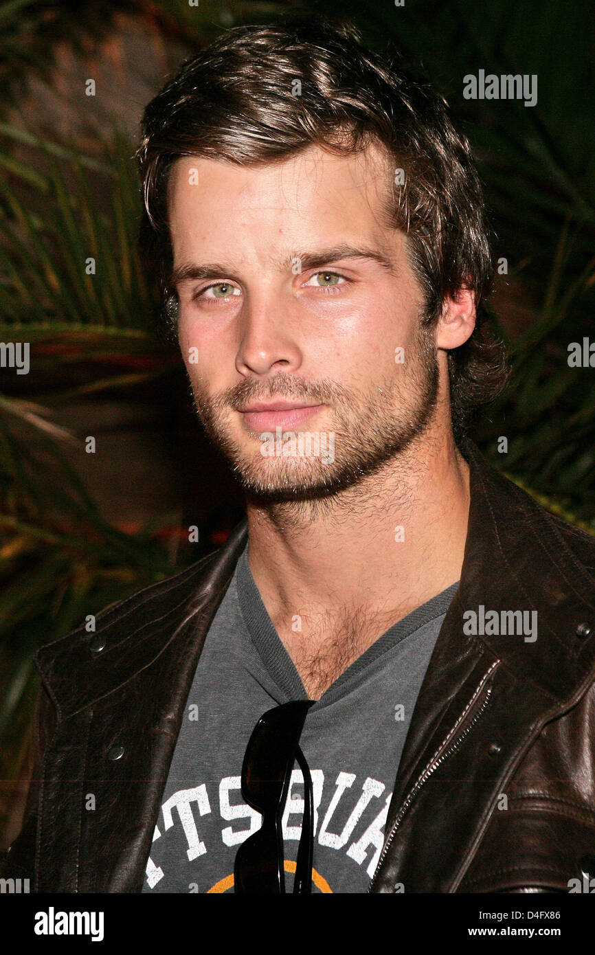 Schweizer Sänger Patrick Nuo posiert für den Fotografen beim Sommerfest ...