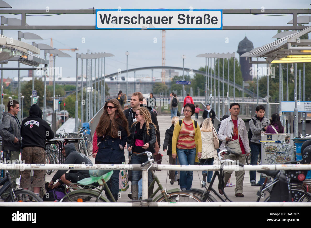 Berlin, Deutschland, Eingang der Station auf der Warschauer Straße ...