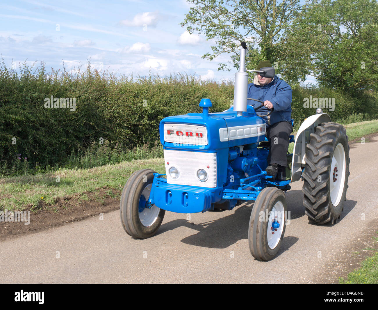 Oldtimer Ford-Traktor auf der Straße laufen bei Morton Steam und ...