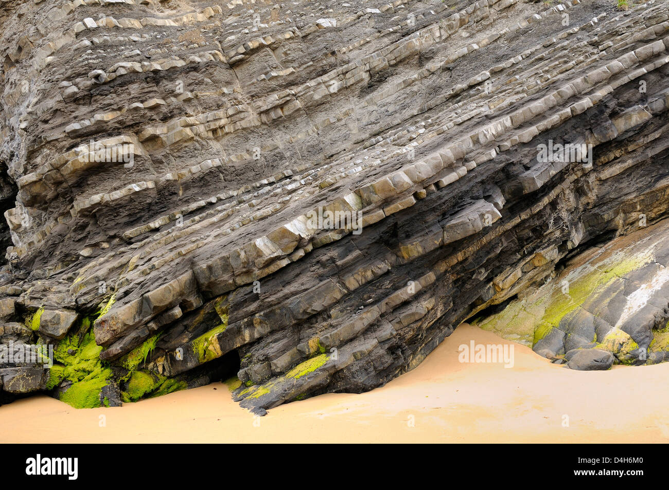 Gefaltete kalksteinschichten -Fotos und -Bildmaterial in hoher ...