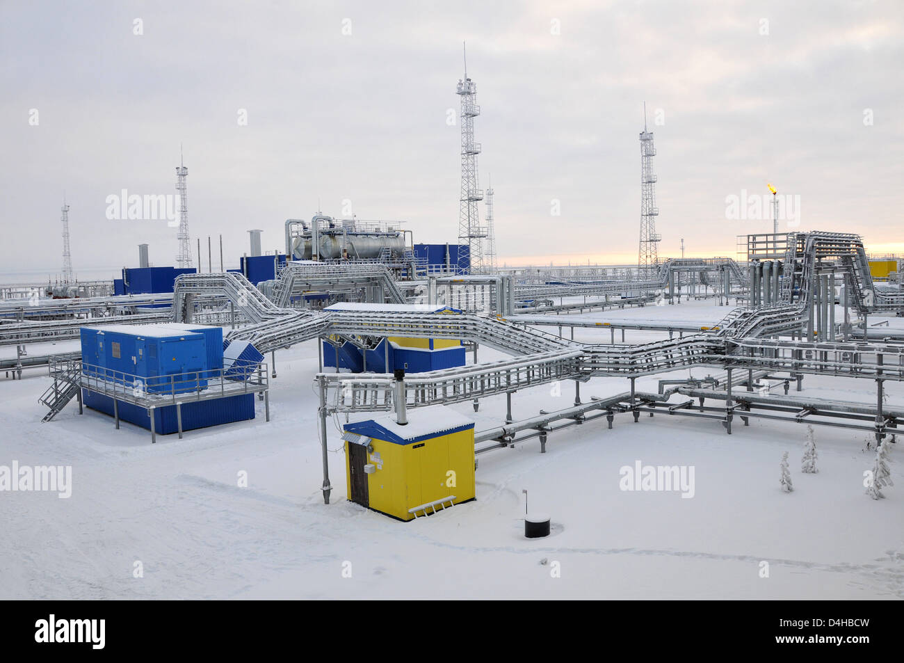 Blick über die neuen Gas-Aufbereitungsanlage in Novy Urengoi, Russland ...