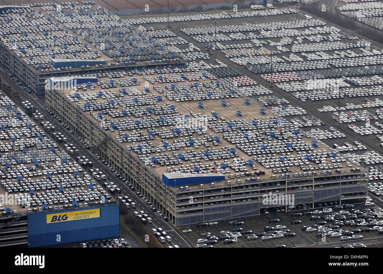 Das Bild zeigt das Auto terminal in Bremerhaven, Deutschland, 22 ...