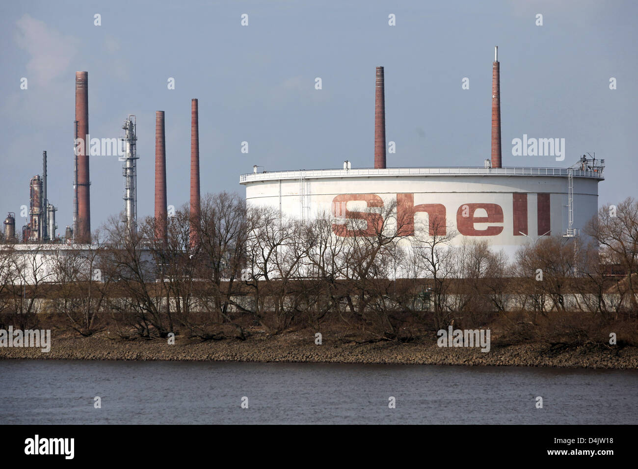 Shell refinery hamburg -Fotos und -Bildmaterial in hoher Auflösung – Alamy