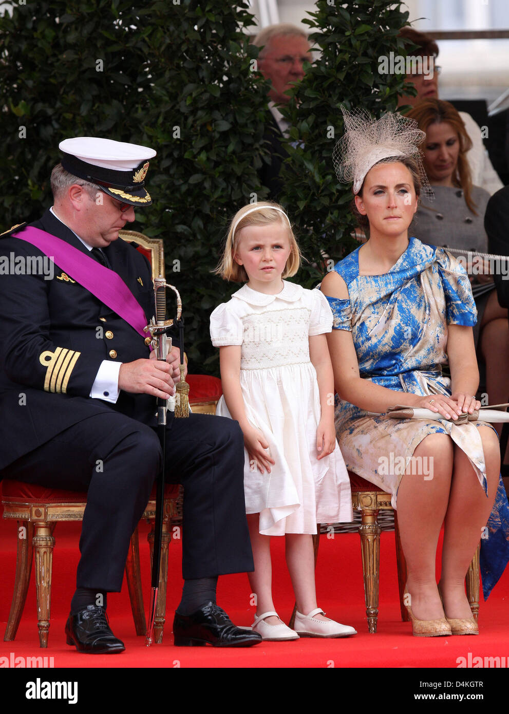 Belgische Prinz Laurent (L) ist mit Princess Claire (R) und ihre ...