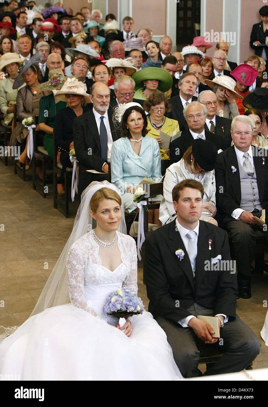 Die Gäste, schwedischen König Carl Gustaf und Königin Silvia (2. Reihe ...