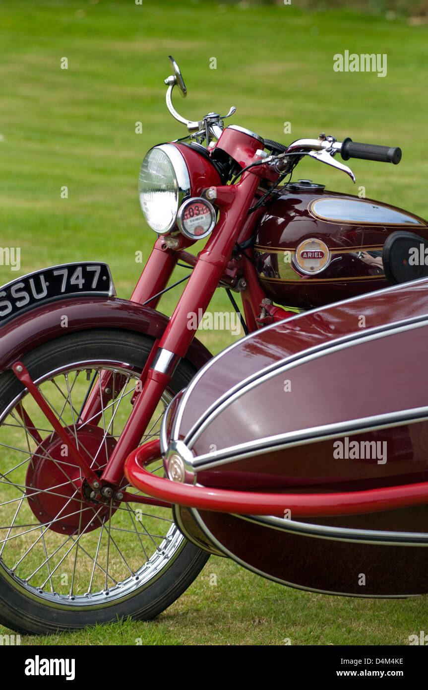 Ein Oldtimer Motorrad mit Beiwagen Stockfotografie - Alamy