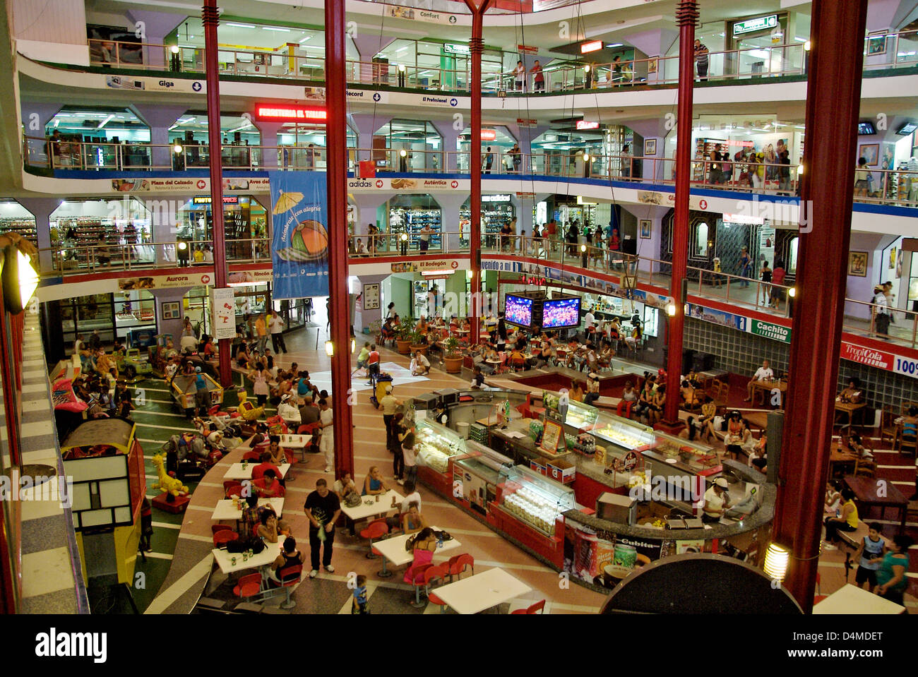 Havana cuba carlos plaza shopping Stockfotos und -bilder Kaufen - Alamy