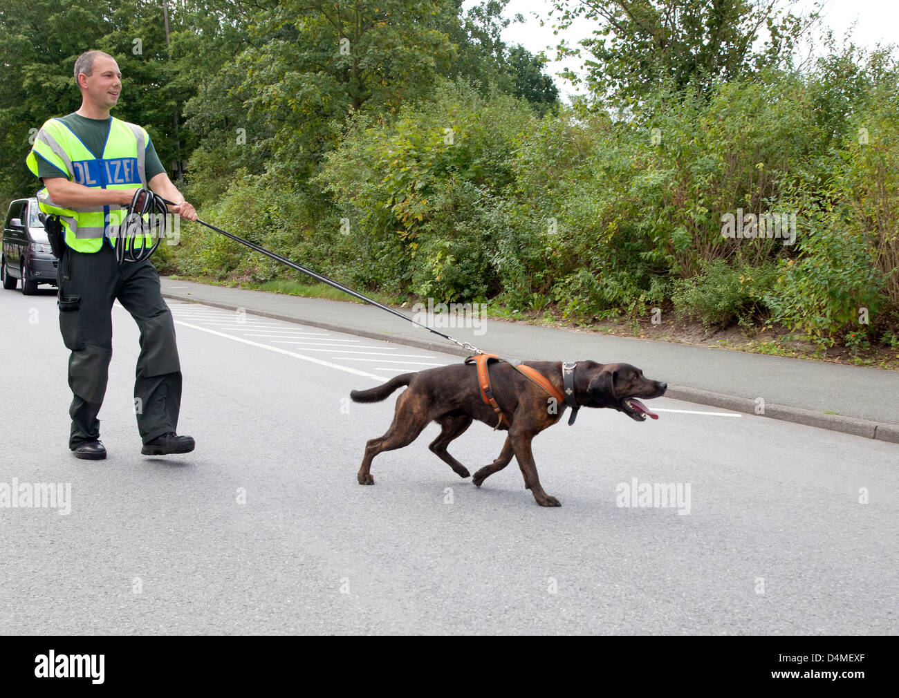 Man mantrailer -Fotos und -Bildmaterial in hoher Auflösung – Alamy