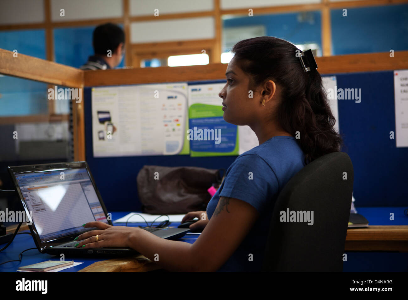 Inside indian call centre office -Fotos und -Bildmaterial in hoher ...