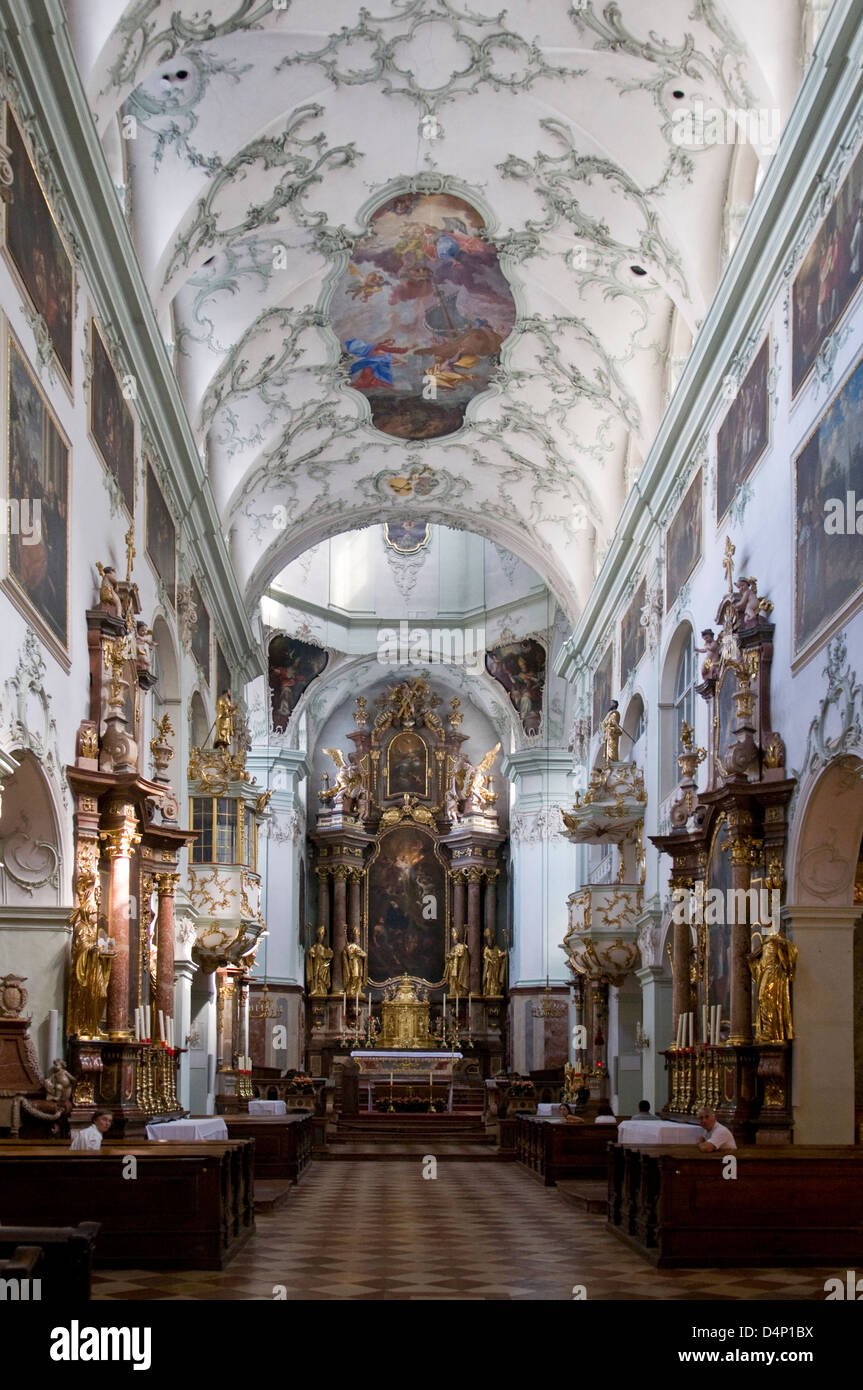 Kirche romanik innen -Fotos und -Bildmaterial in hoher Auflösung – Alamy