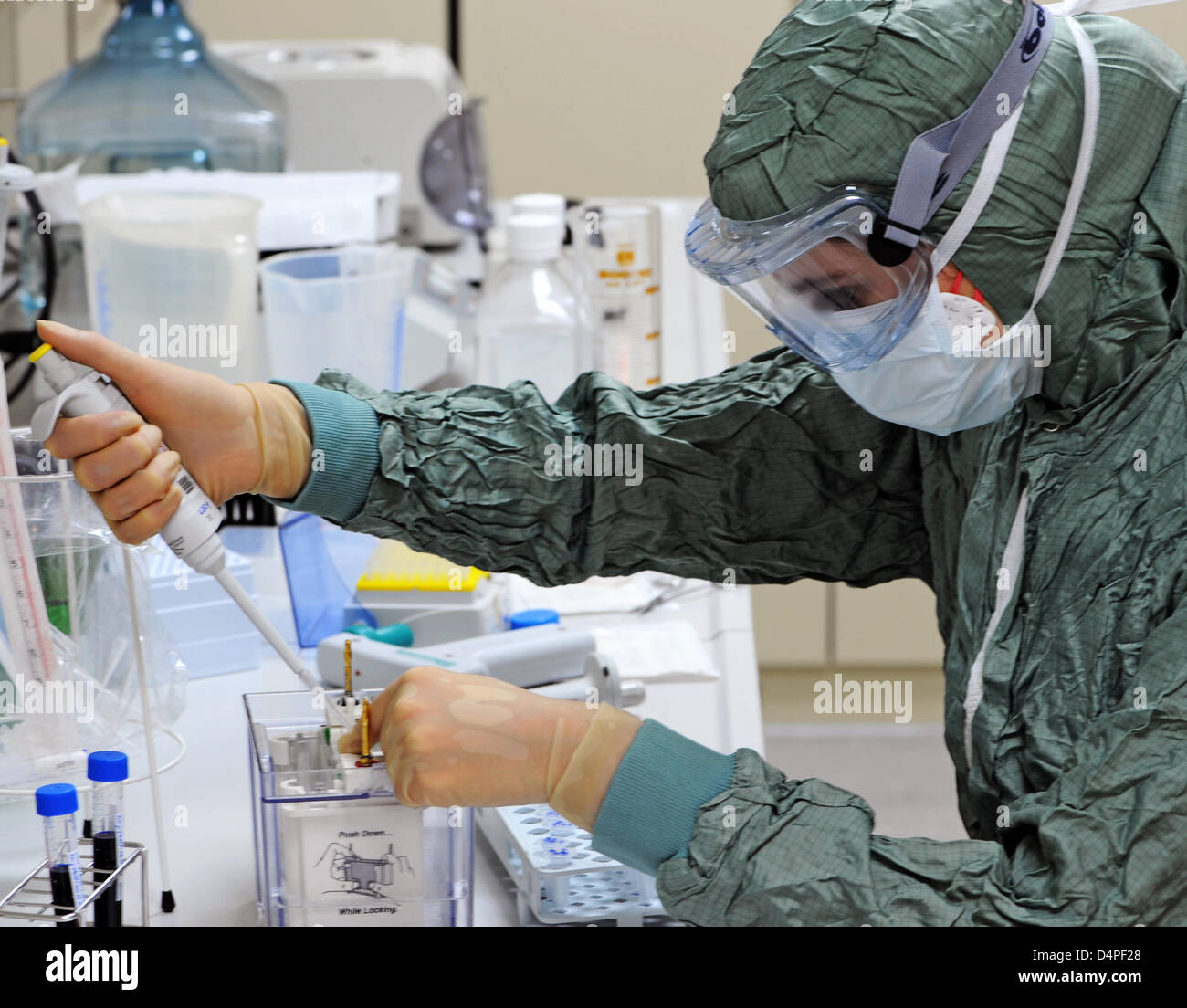 High security laboratory -Fotos und -Bildmaterial in hoher Auflösung ...