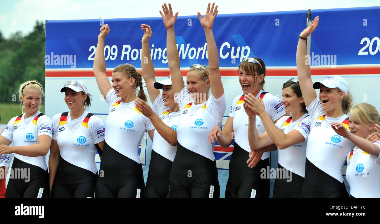 Deutschland? s acht Ruder mit Steuermann (L-R) Laura Schwensen, Nadine ...