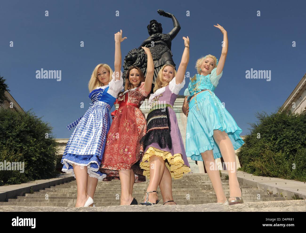 (L-R) Regina Deutinger Katharina Lukacs, Aline Baumann, Julia Trentini ...