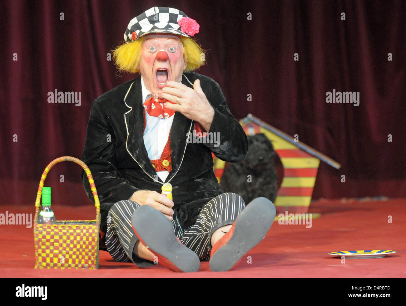 Russian circus clown oleg popov -Fotos und -Bildmaterial in hoher ...