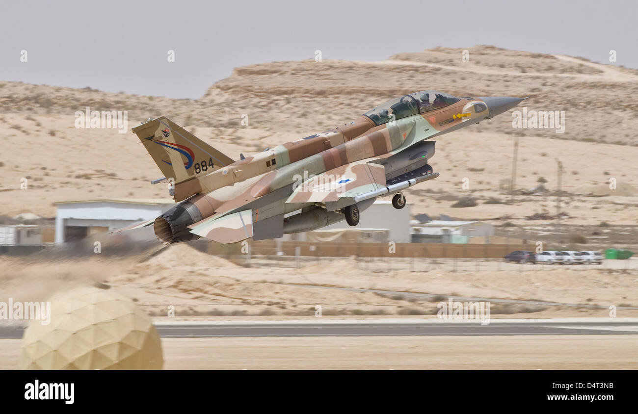 Eine israelische luftwaffe f 16 von ramon air base -Fotos und ...