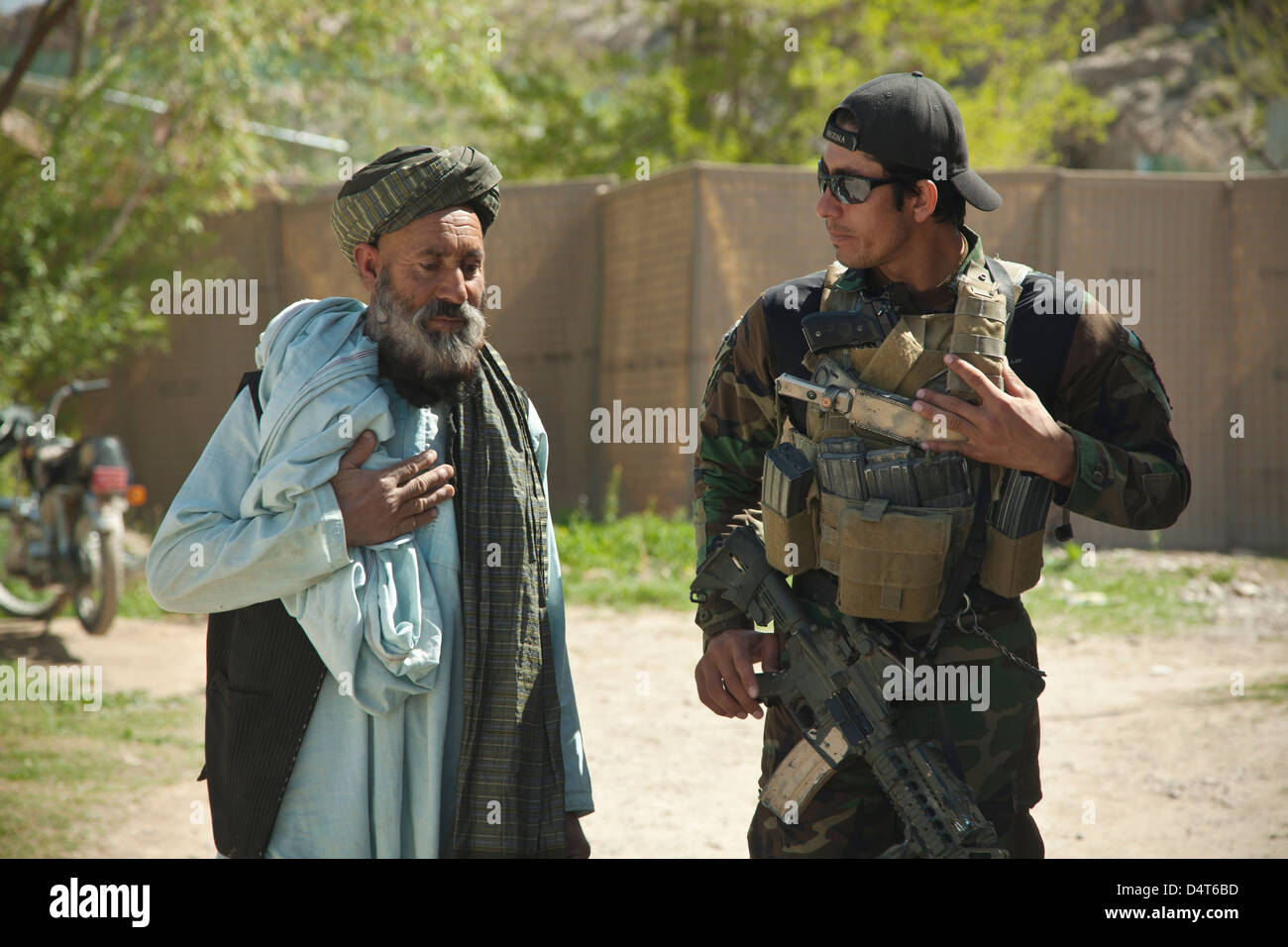 Lokaler afghanischer mann -Fotos und -Bildmaterial in hoher Auflösung – Alamy