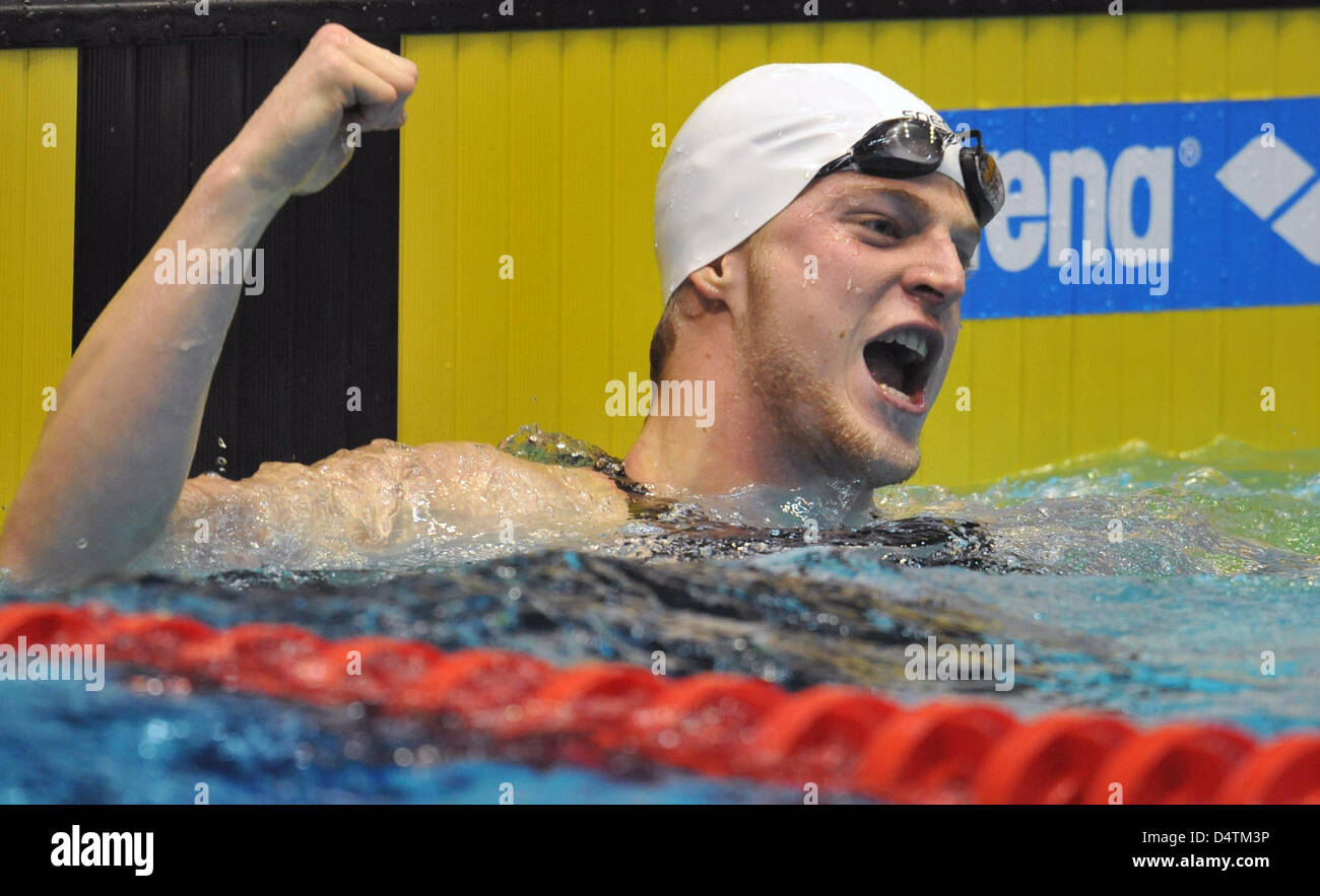 Deutsche Schwimmerin Steffen Deibler im Wasser feiert nach dem Gewinn der Men? s 50-Meter ...