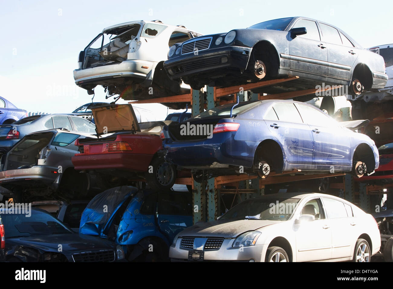 Schrottautos lagerung -Fotos und -Bildmaterial in hoher Auflösung – Alamy