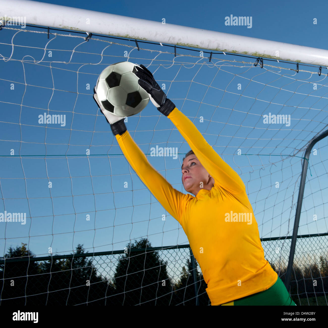 Ball im tor -Fotos und -Bildmaterial in hoher Auflösung – Alamy