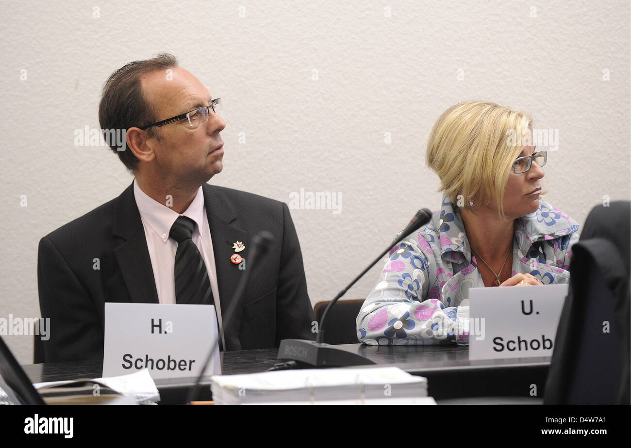 Sterben, Nebenklaeger Und Eltern von Jana Schober, Opfer des Amoklaufes ...