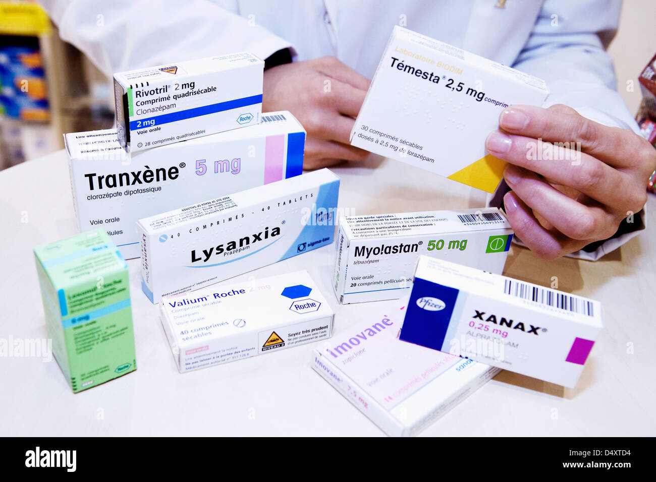 Benzodiazepin medikamente -Fotos und -Bildmaterial in hoher Auflösung ...