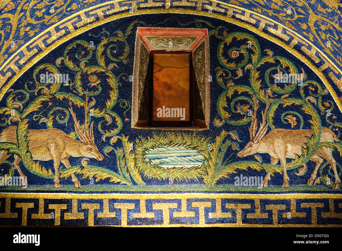 Galla placidia mausoleum -Fotos und -Bildmaterial in hoher Auflösung ...
