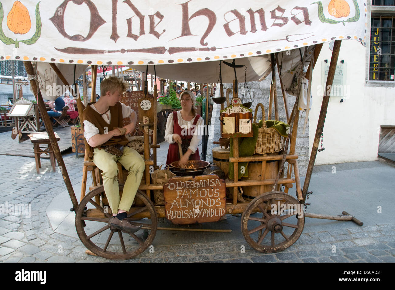 Mittelalterliches kleid -Fotos und -Bildmaterial in hoher Auflösung – Alamy