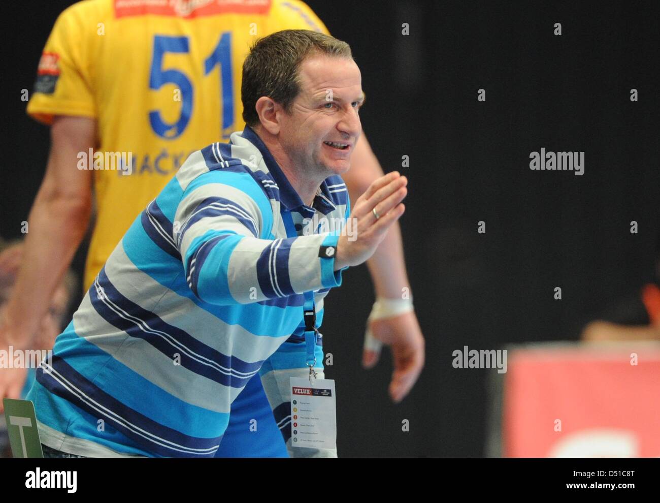 Celje Trainer Vladan Matic gestikuliert an der Seitenlinie während der ...